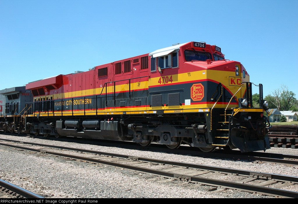 KCS 4704, GE ES44AC, on the BNSF